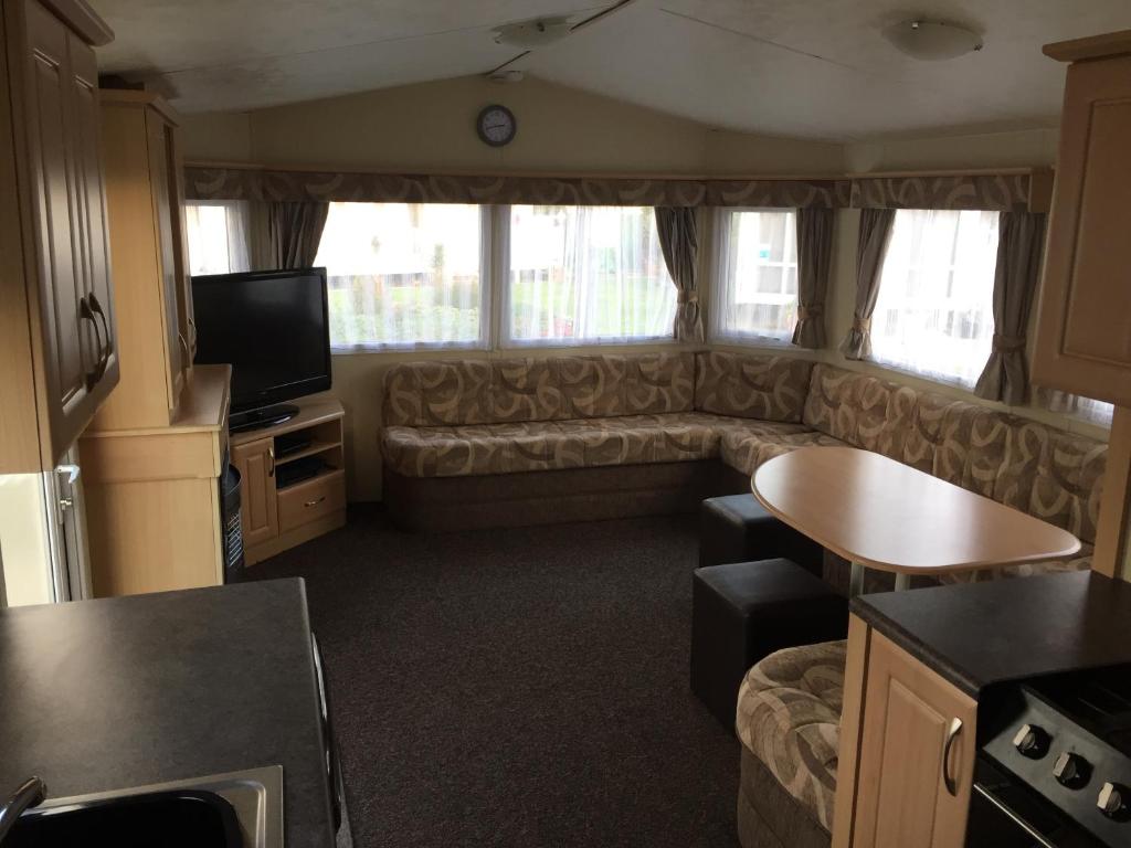 10 Berth 4 Bedroom Butlins Caravan - Skegness