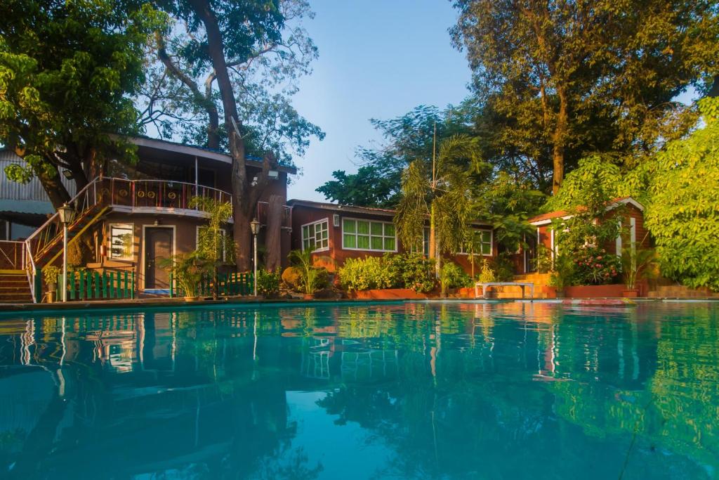 Manori Beach (Near Mumbai)| Resort, Photos & Address