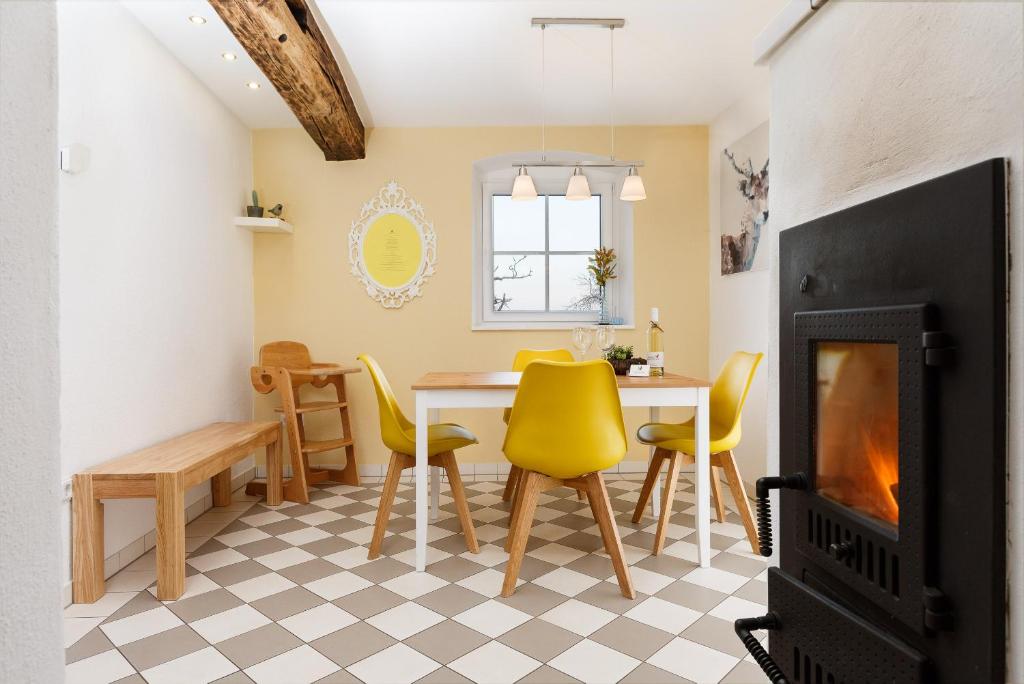 Auszeit-Eifel Eifelhaus "Burgaß 1807" Sauna & Badezuber, Willwerscheid (updated prices 2025)