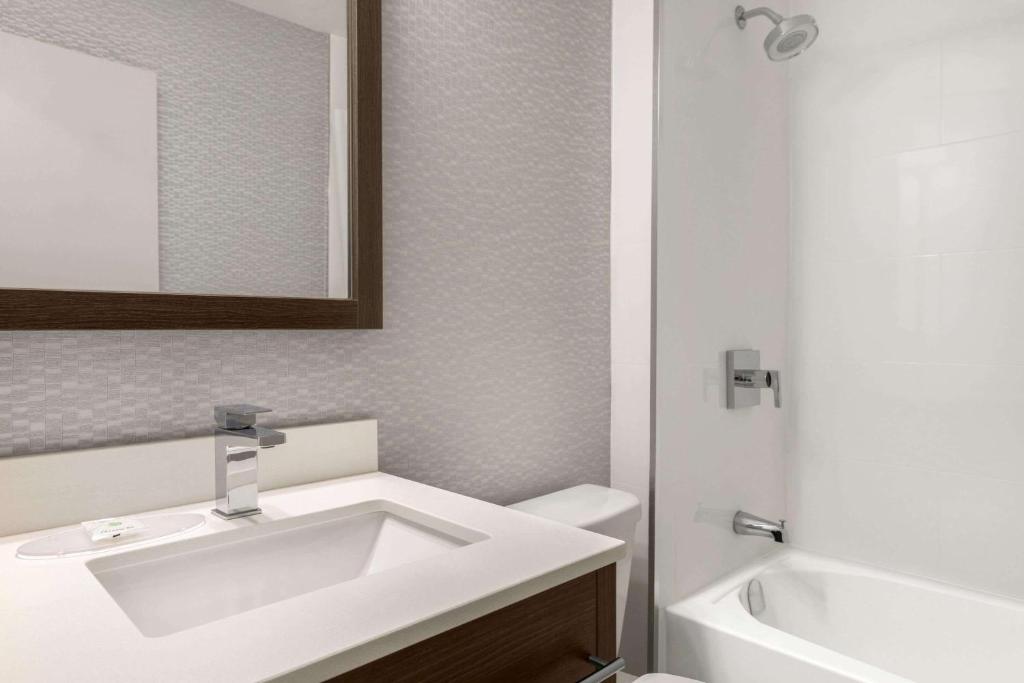 Days Inn by Wyndham Kingston, Kingston (updated prices 2025)