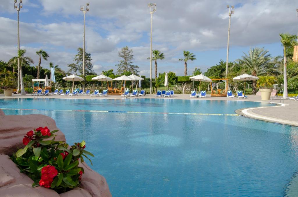 Swiss Inn Pyramids Golf Resort, Seis de Octubre (precios actualizados 2025)