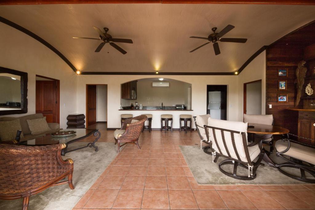 Club del Mar Oceanfront, Jacó (updated prices 2025)