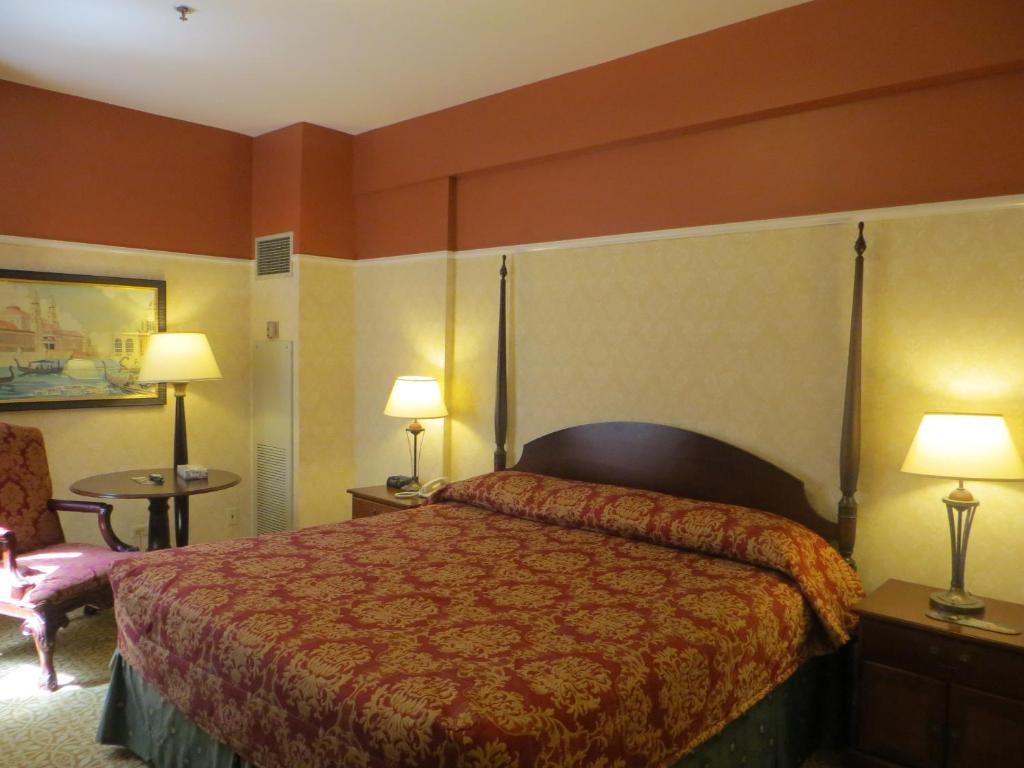 Carleton of Oak Park, Oak Park (updated prices 2025)