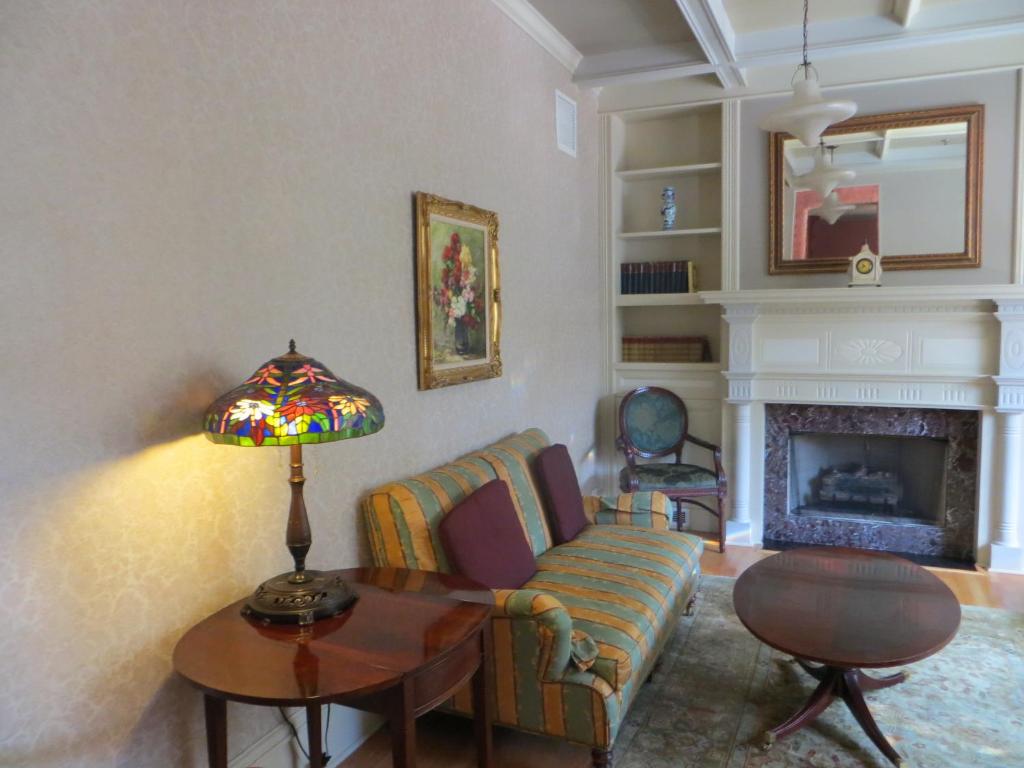 Carleton of Oak Park, Oak Park (updated prices 2025)