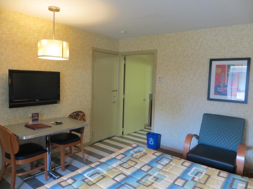 Carleton of Oak Park, Oak Park (updated prices 2025)