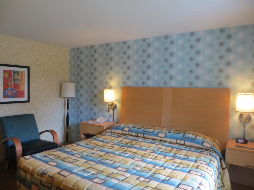 Carleton of Oak Park, Oak Park (updated prices 2025)