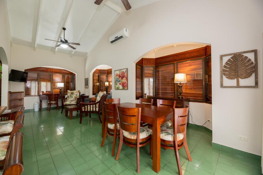 Club del Mar Oceanfront, Jacó (updated prices 2025)