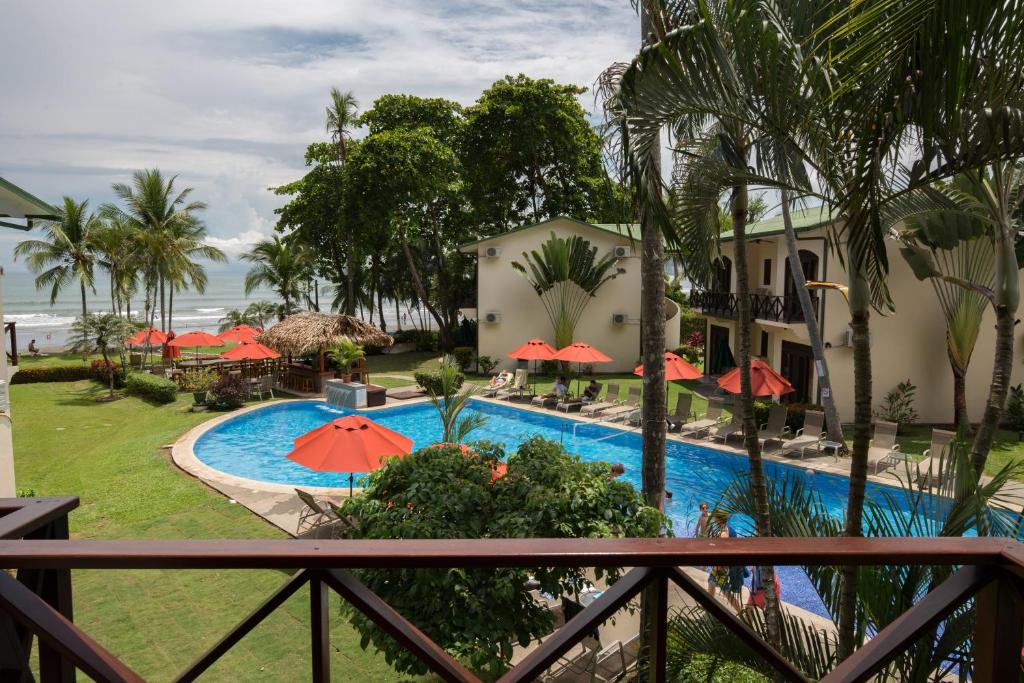 Club del Mar Oceanfront, Jacó (updated prices 2025)