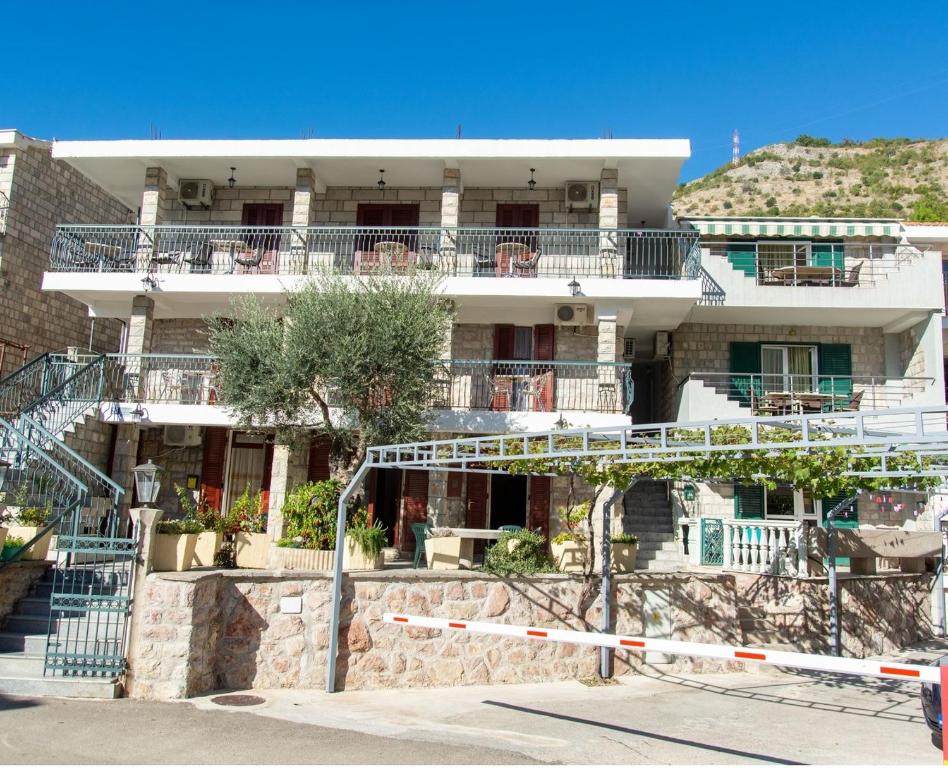 Ivona 2, Sveti Stefan (updated prices 2025)