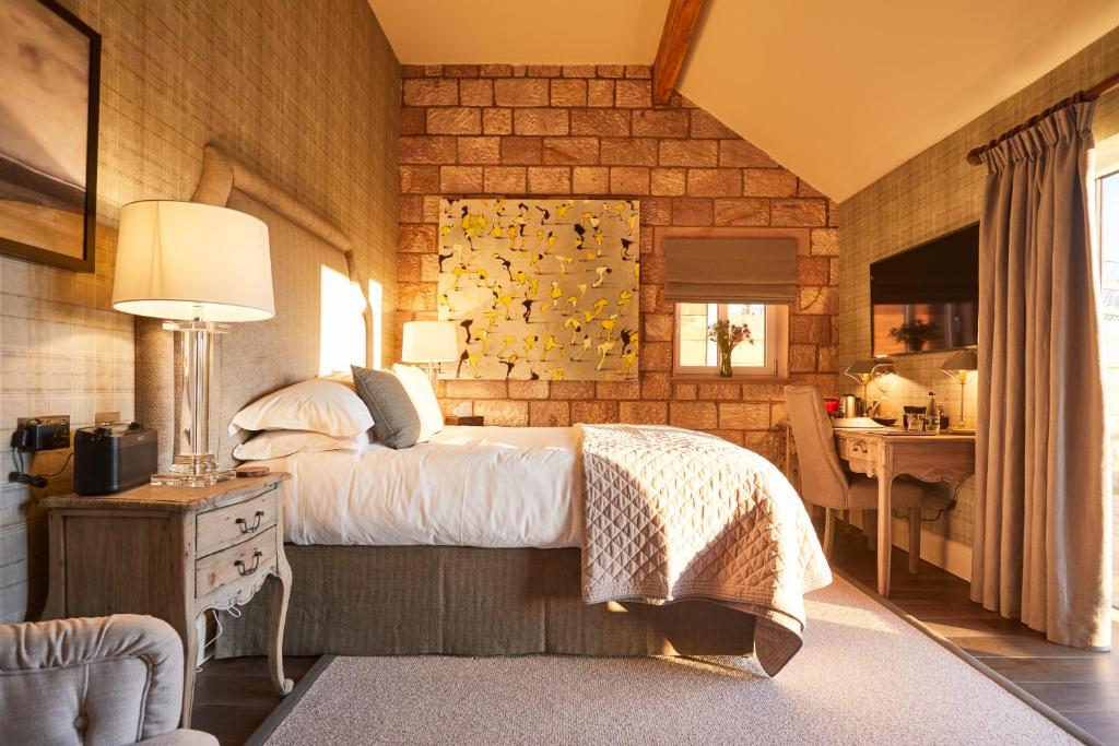 The Duncombe Arms, Ellastone (updated prices 2025)