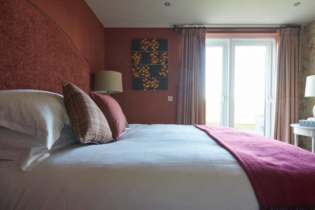 The Duncombe Arms, Ellastone (updated prices 2025)