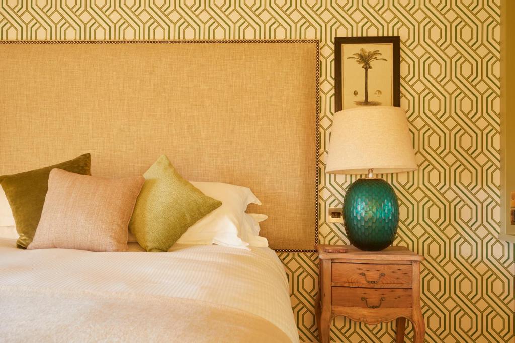 The Duncombe Arms, Ellastone (updated prices 2025)