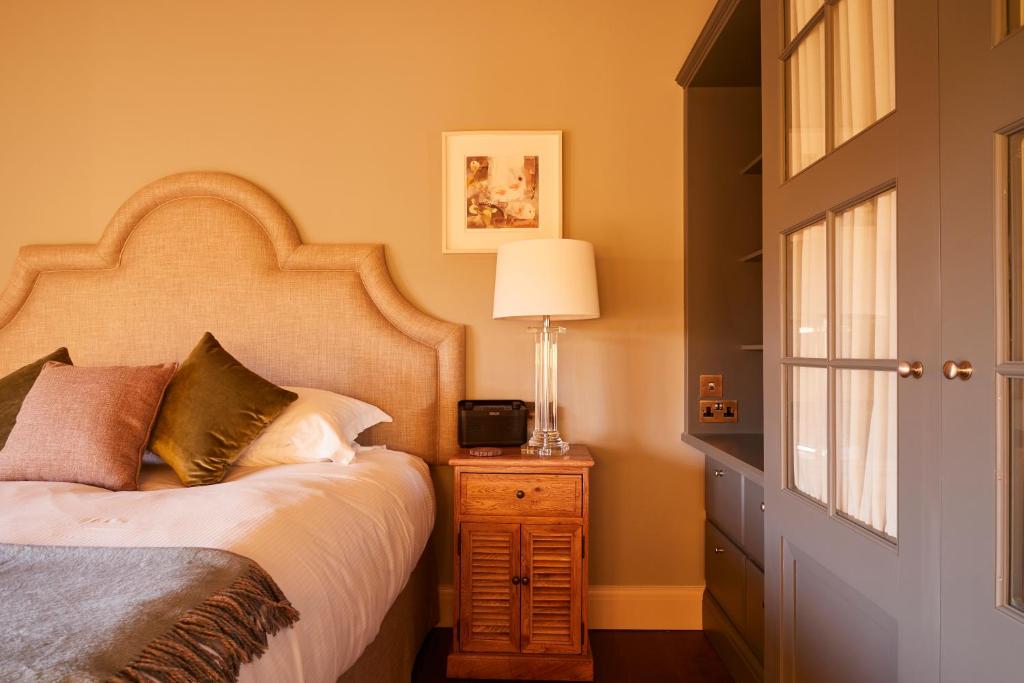 The Duncombe Arms, Ellastone (updated prices 2025)