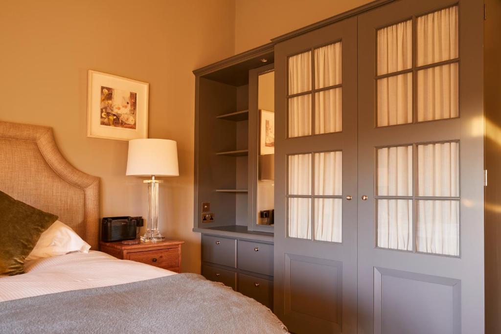 The Duncombe Arms, Ellastone (updated prices 2025)