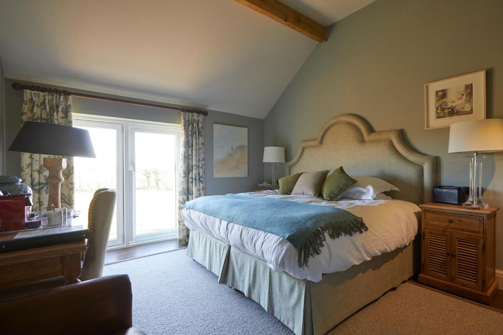 The Duncombe Arms, Ellastone (updated prices 2025)