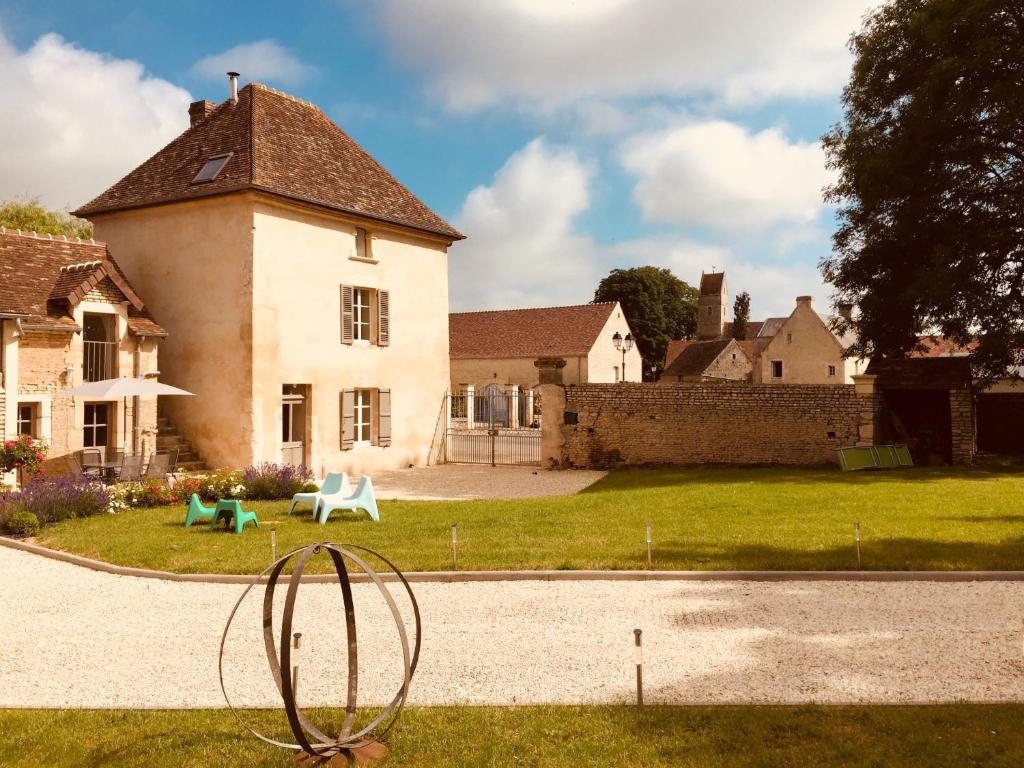 Visitez La Normandie En Famille Ou Entre Amis Facilement Grâce à Ce Lieu Central - Falaise