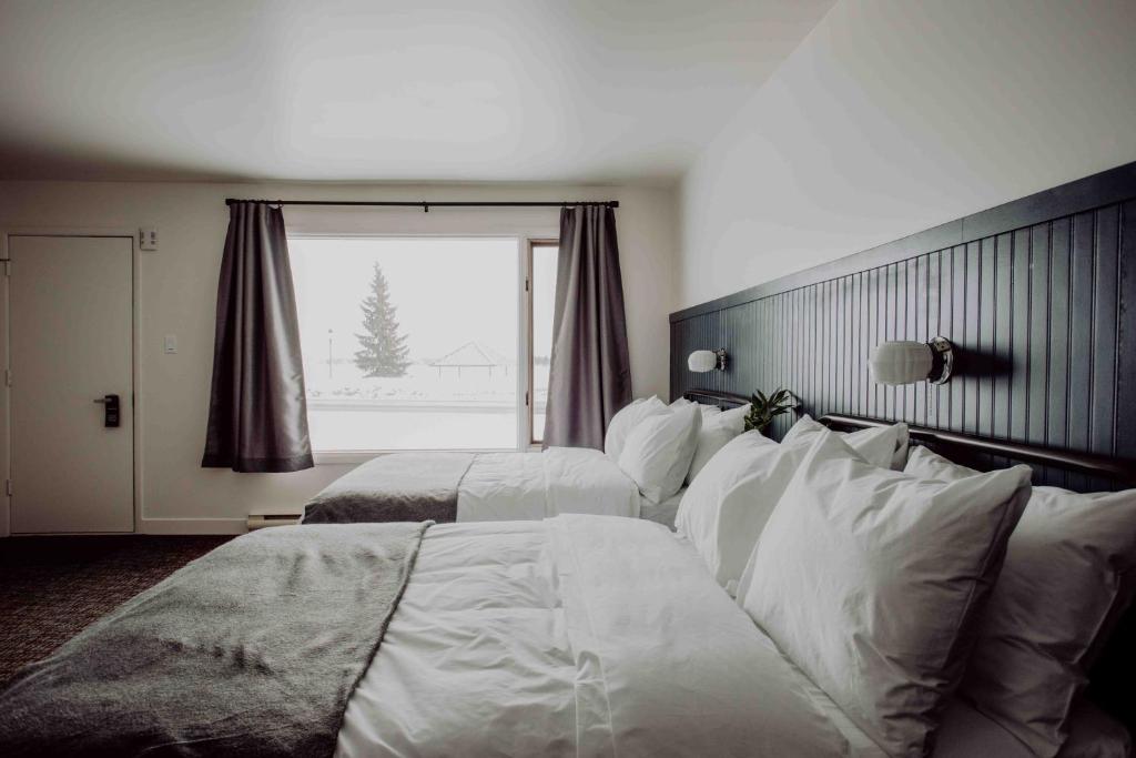 The Bayview Motel - Fort Frances, ON - Lakeside Motel, Fort Frances ...