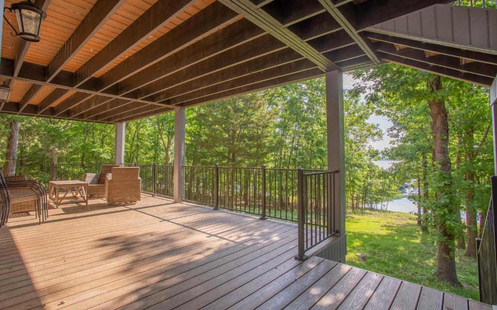 Happy Hideaway, Blue Eye (updated prices 2026)