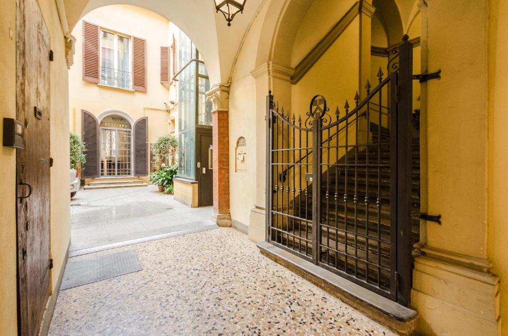 Lupari Apartment, Palazzo storico sotto le Due Torri, Bologna (updated ...