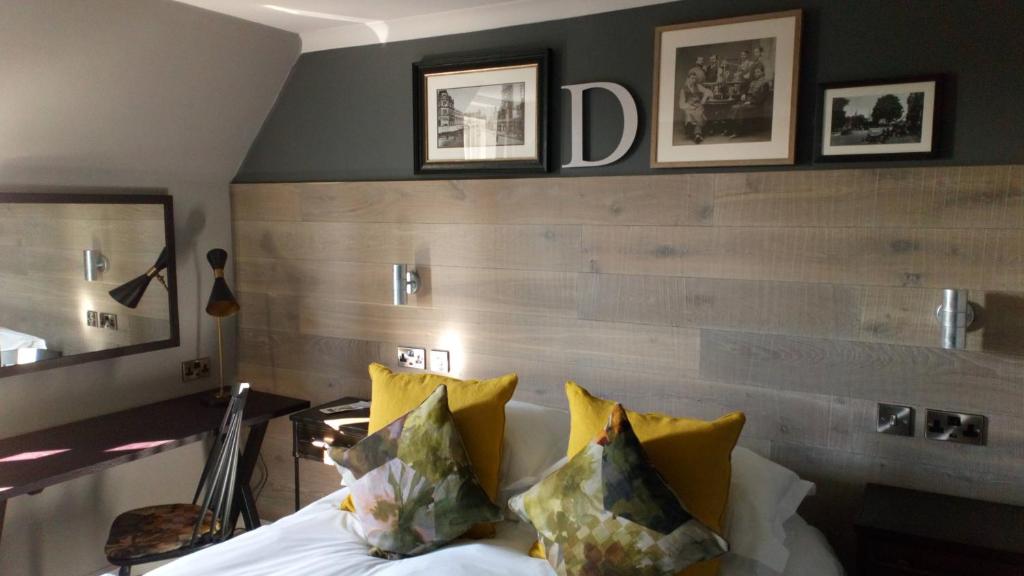 Bridge Hotel, Greenford (updated prices 2025)