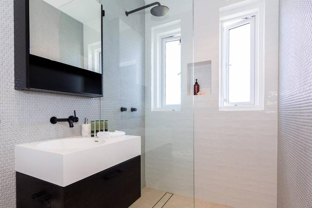 BONDI BREEZE-hosted by:L'Abode Accommodation in Sydney - Traveleto