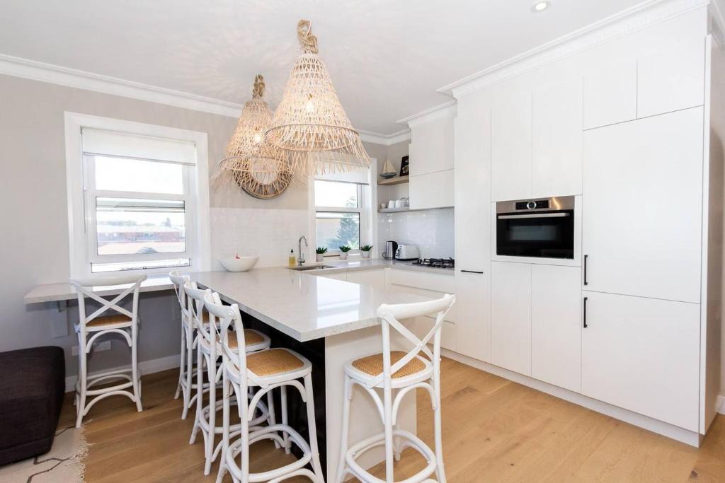 BONDI BREEZE-hosted by:L'Abode Accommodation in Sydney - Traveleto