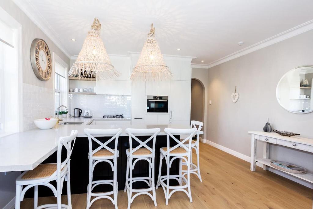 BONDI BREEZE-hosted by:L'Abode Accommodation in Sydney - Traveleto