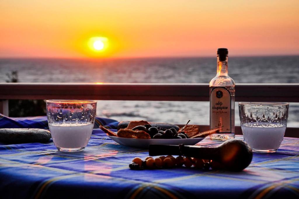 Sunset Beach House in Paramonas - Traveleto