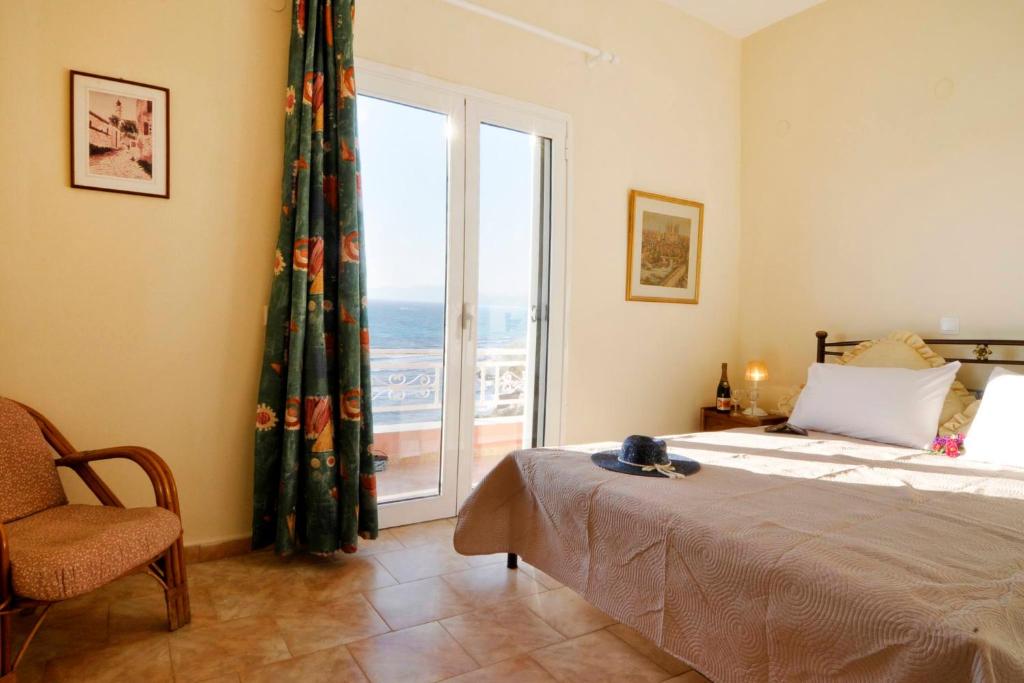 Sunset Beach House in Paramonas - Traveleto