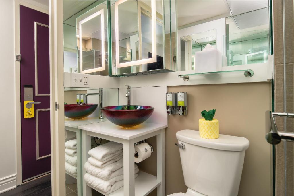 Staypineapple, An Artful Hotel, Midtown New York, New York (updated ...