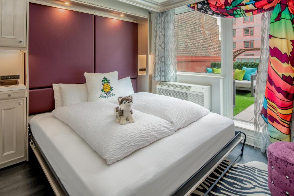 Staypineapple, An Artful Hotel, Midtown New York, New York (updated ...
