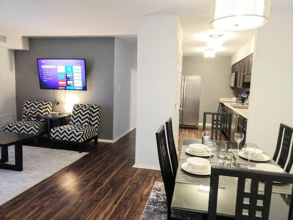 Desirable Condo in Central Raleigh, Raleigh (updated prices 2025)