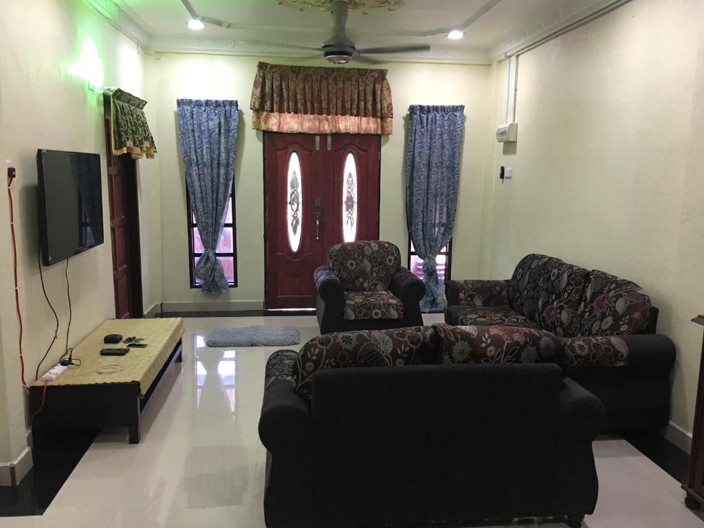 CM HOMESTAY, Kampung Raja (updated prices 2025)