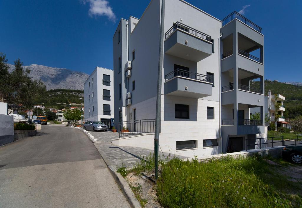 Felix, Promajna (updated prices 2025)