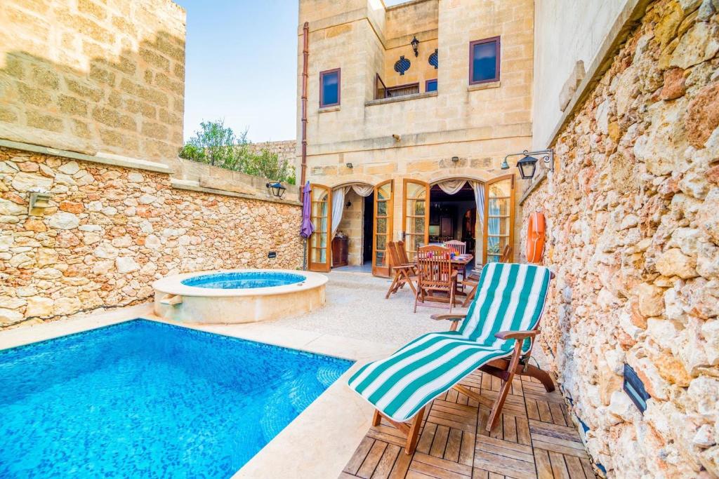Ta' Manwel Farmhouse, Nadur (updated prices 2026)