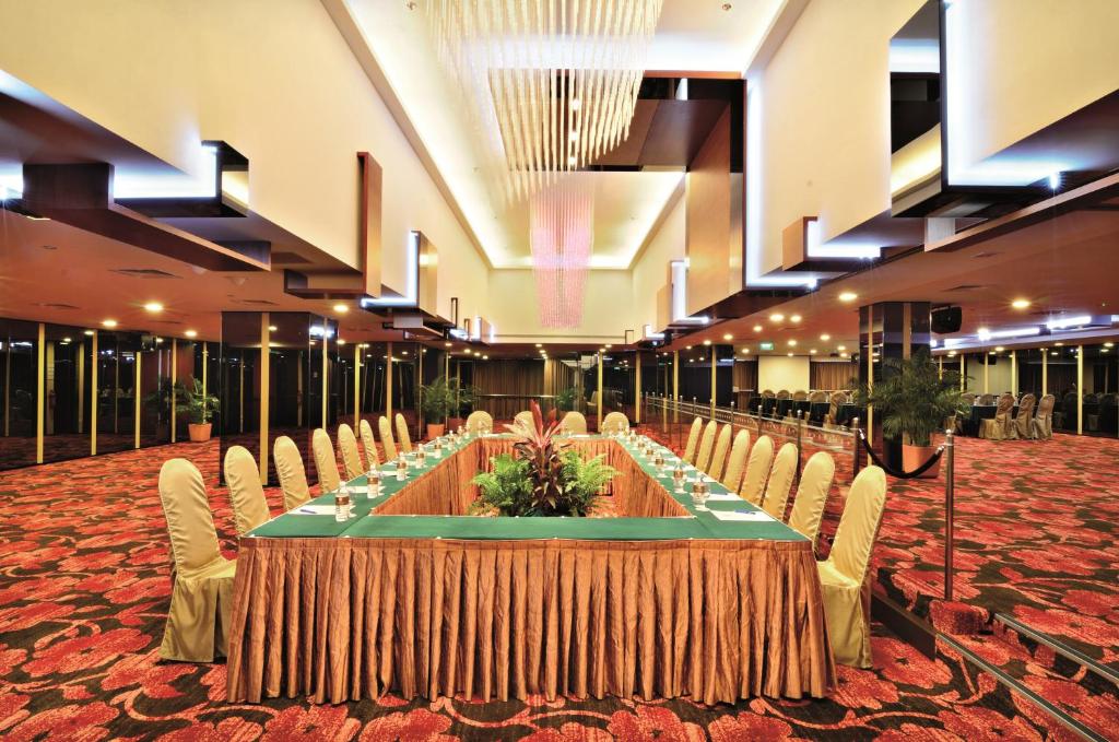 Hotel Grand Pacific, Singapore (updated prices 2025)