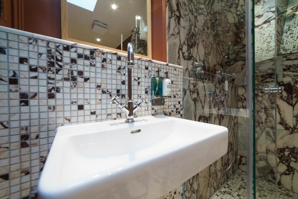 Mimi's Hotel Soho, London (updated prices 2025)