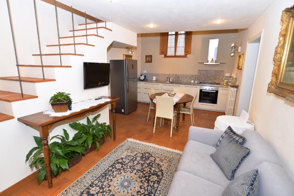 Rustico Ristrutturato vicino al centro con parcheggio, Lucca (updated ...