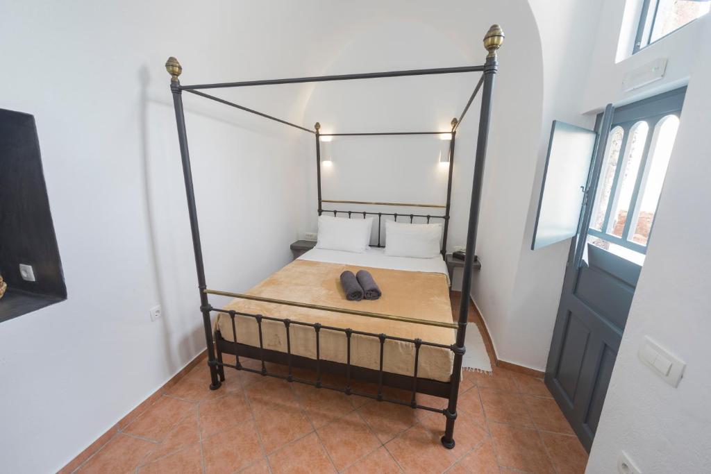 Lotza Studios, Oia (updated prices 2025)