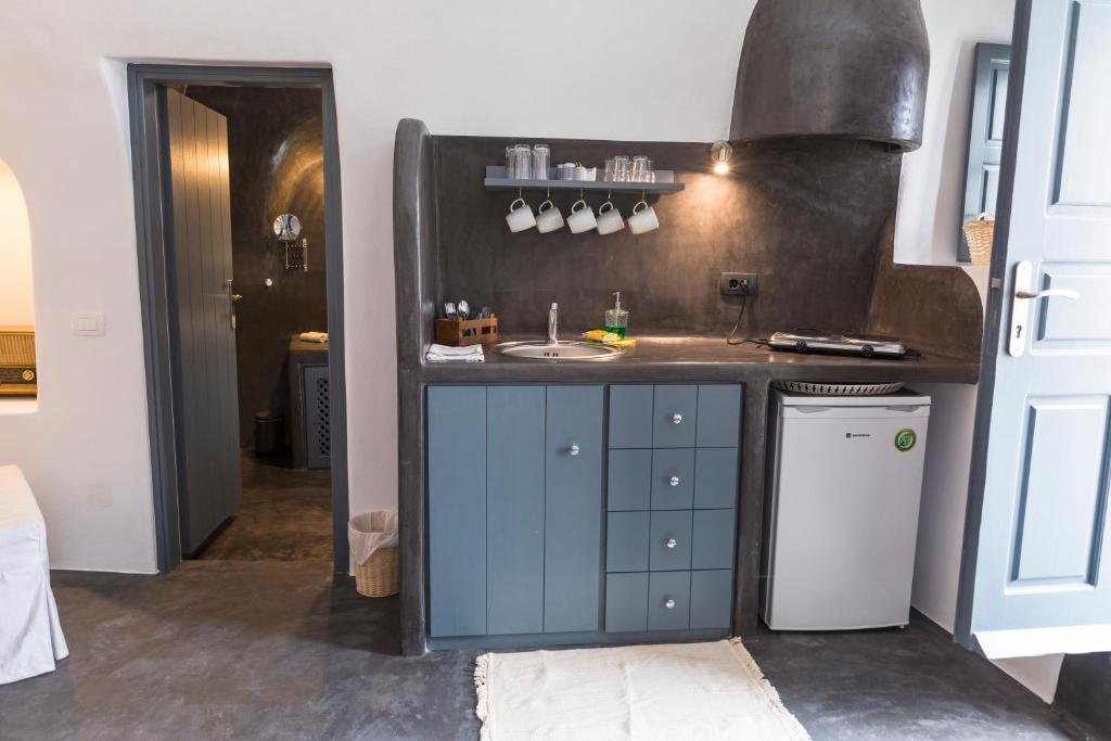 Lotza Studios, Oia (updated prices 2025)