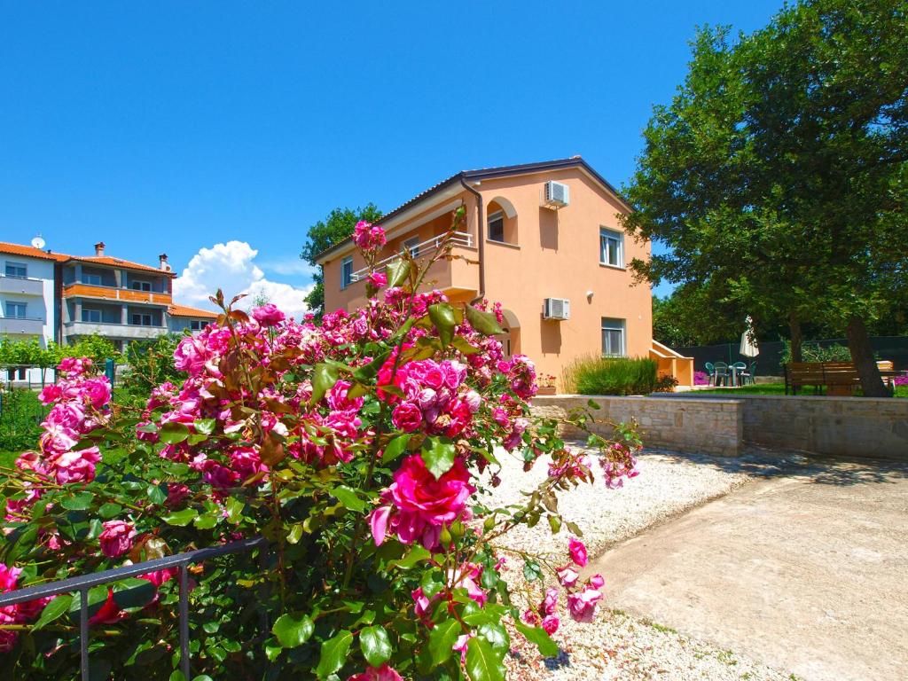 Apartments Milovan 1774, Ližnjan (updated prices 2026)