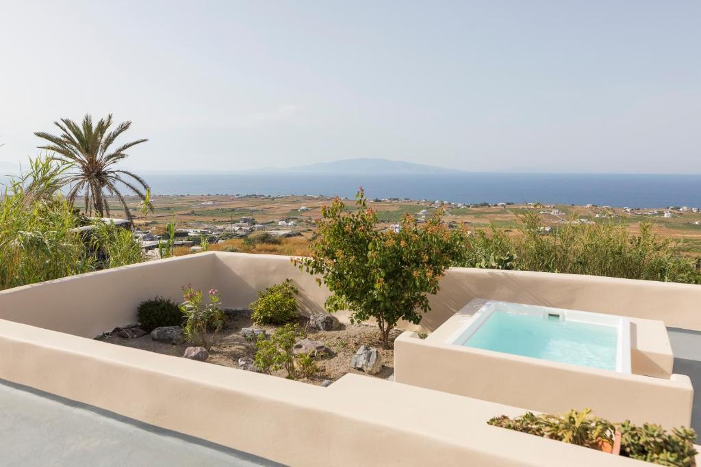 Lotza Studios, Oia (updated prices 2025)