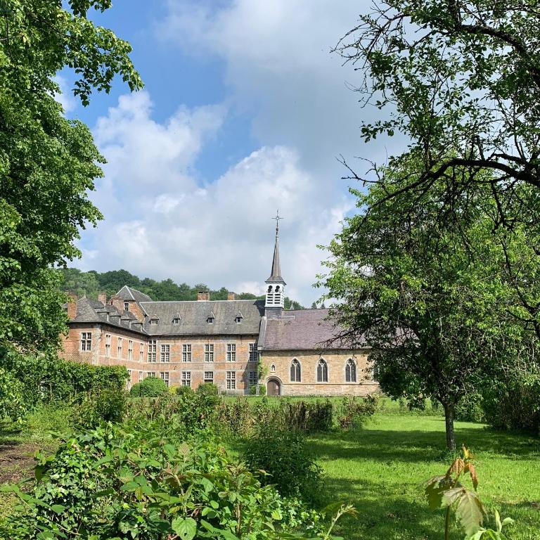 Abbaye Marche Les Dames