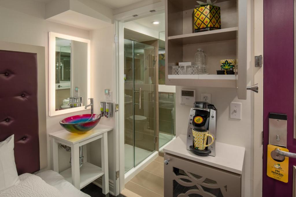 Staypineapple, An Artful Hotel, Midtown New York, New York (updated ...