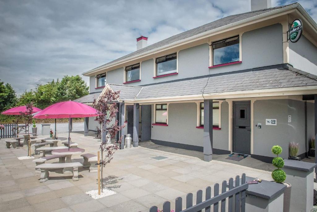 The Village Inn, Killarney (updated prices 2026)