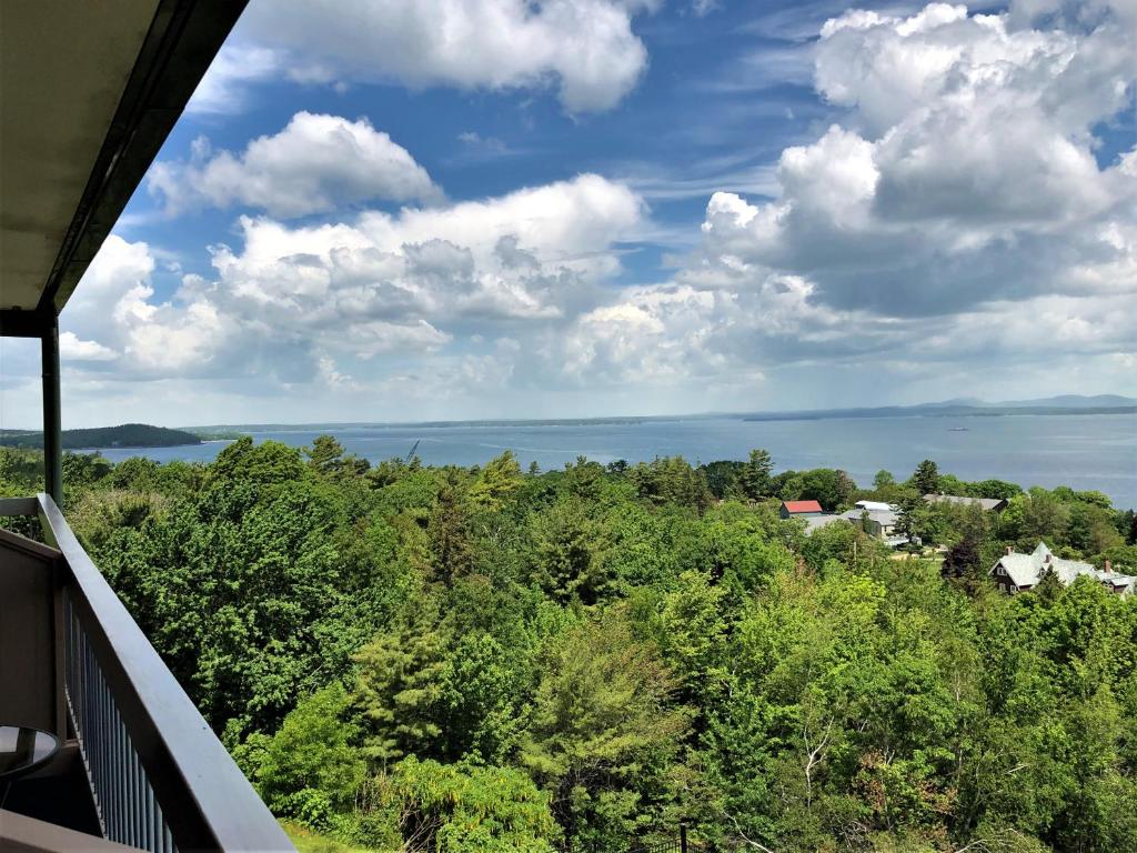 Atlantic Eyrie Lodge, Bar Harbor (updated prices 2025)