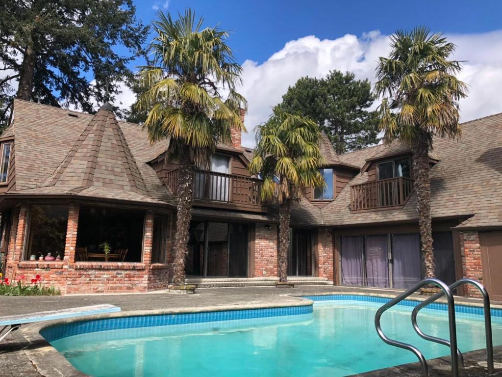 Jason House - Immaculate Suites in a Quiet Seaside Neighbourhood near ...