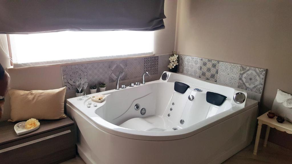 Imperatrice Livia, Fondi (prezzi aggiornati per il 2026)