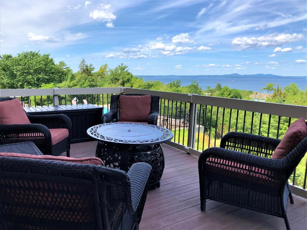 Atlantic Eyrie Lodge, Bar Harbor (updated prices 2025)