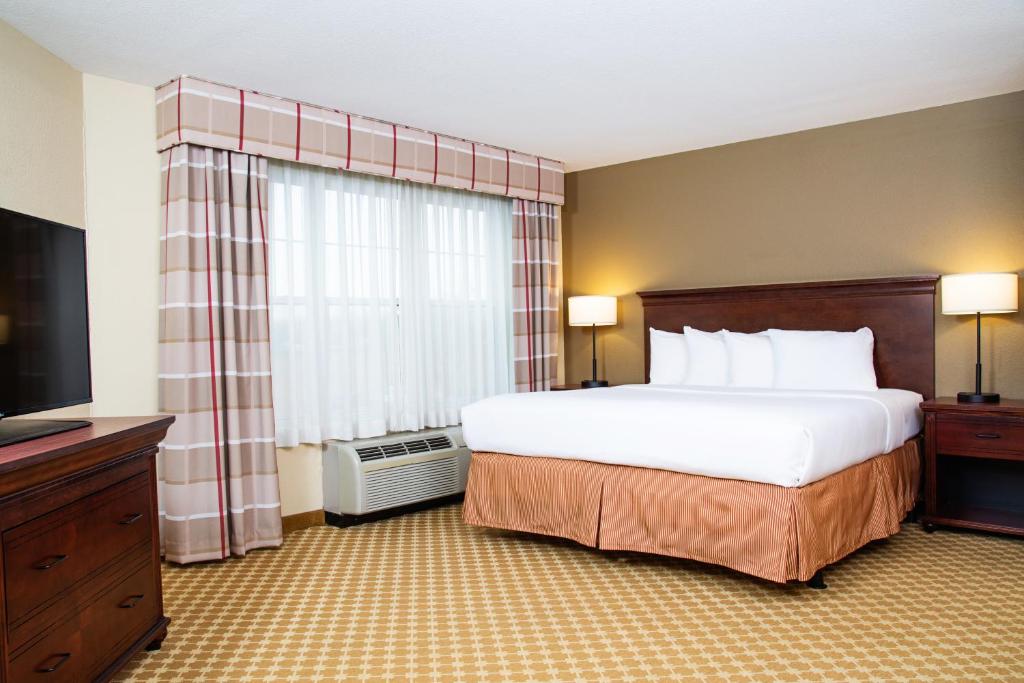 Country Inn & Suites by Radisson, Milwaukee West Brookfield , WI ...
